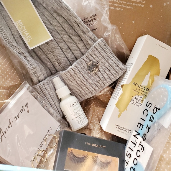 FabFitFun | Accessories | Fabfitfun Entire Fall Winter Box Fab Fit Fun ...